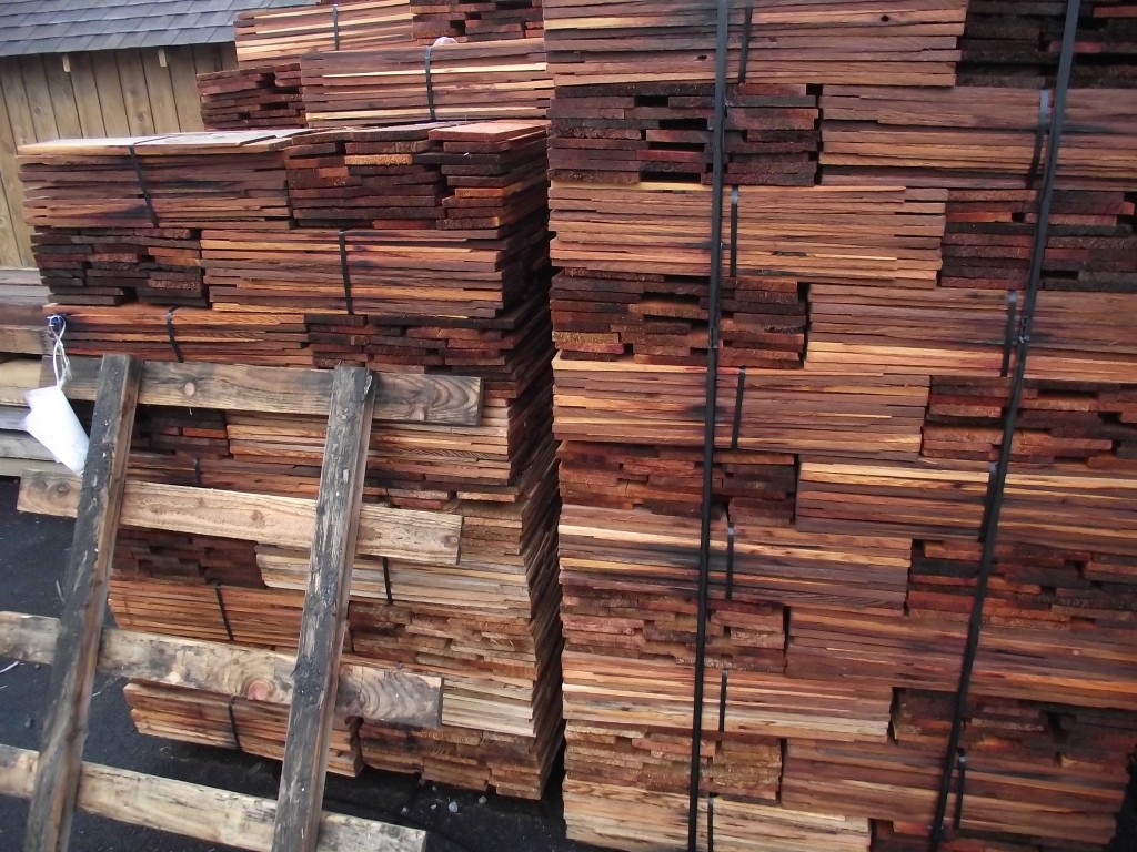 Western Red cedar 18″ medium shakes #2 grade Taper sawn « Mill Outlet ... Western Red cedar 18″ medium shakes #2 grade Taper sawn « Mill Outlet ...